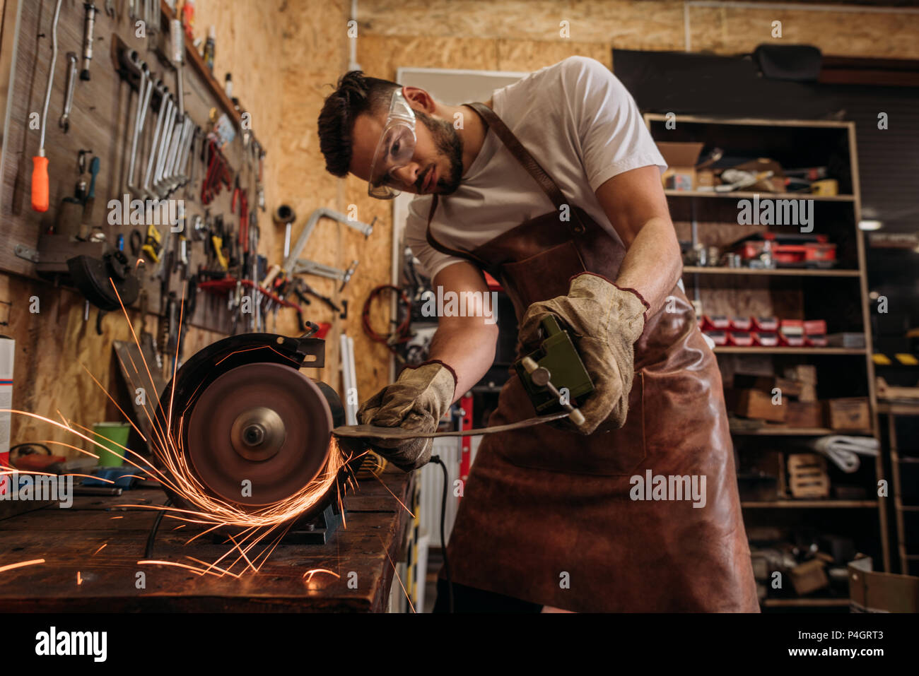 Old fashioned garage workshop hi-res stock photography and images - Alamy