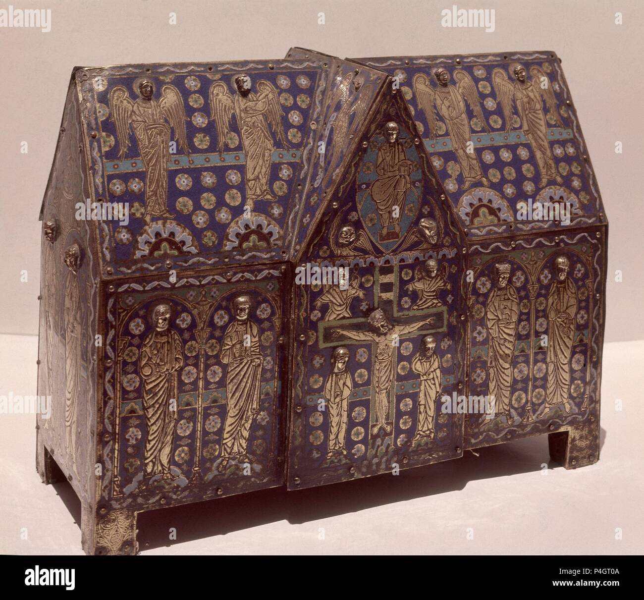 ARCA DE ESMALTE DE LIMOGES - SIGLO XII. Location: COLEGIATA DE SAN ...