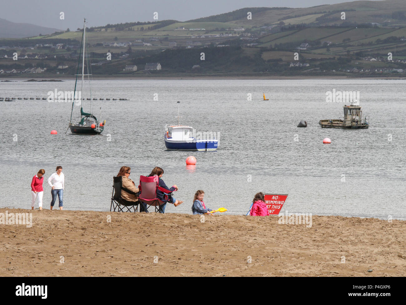 Irish beach family hi-res stock photography and images - Alamy