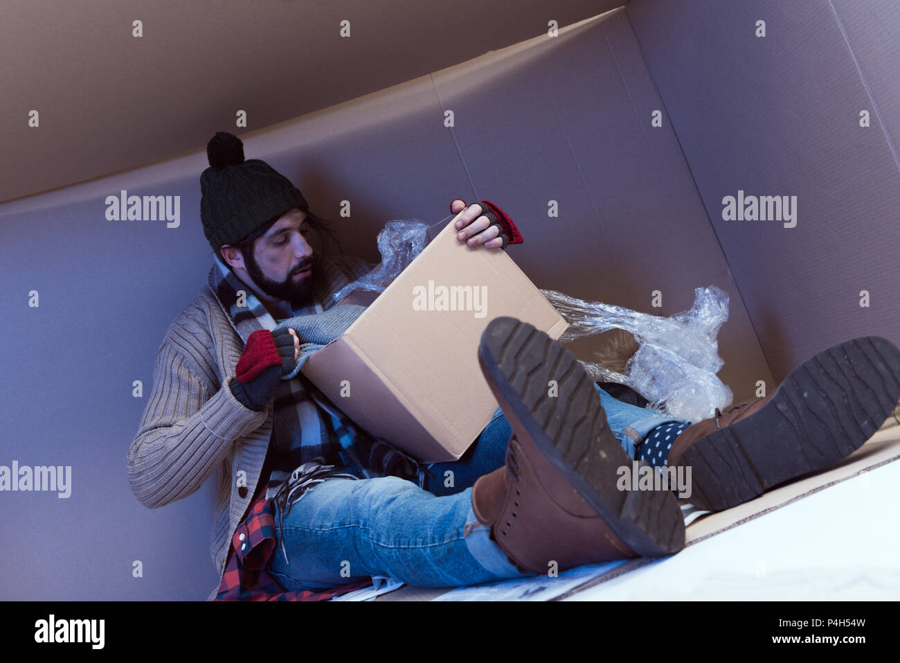 homeless man with box sitting in big cardboard box Stock Photo - Alamy