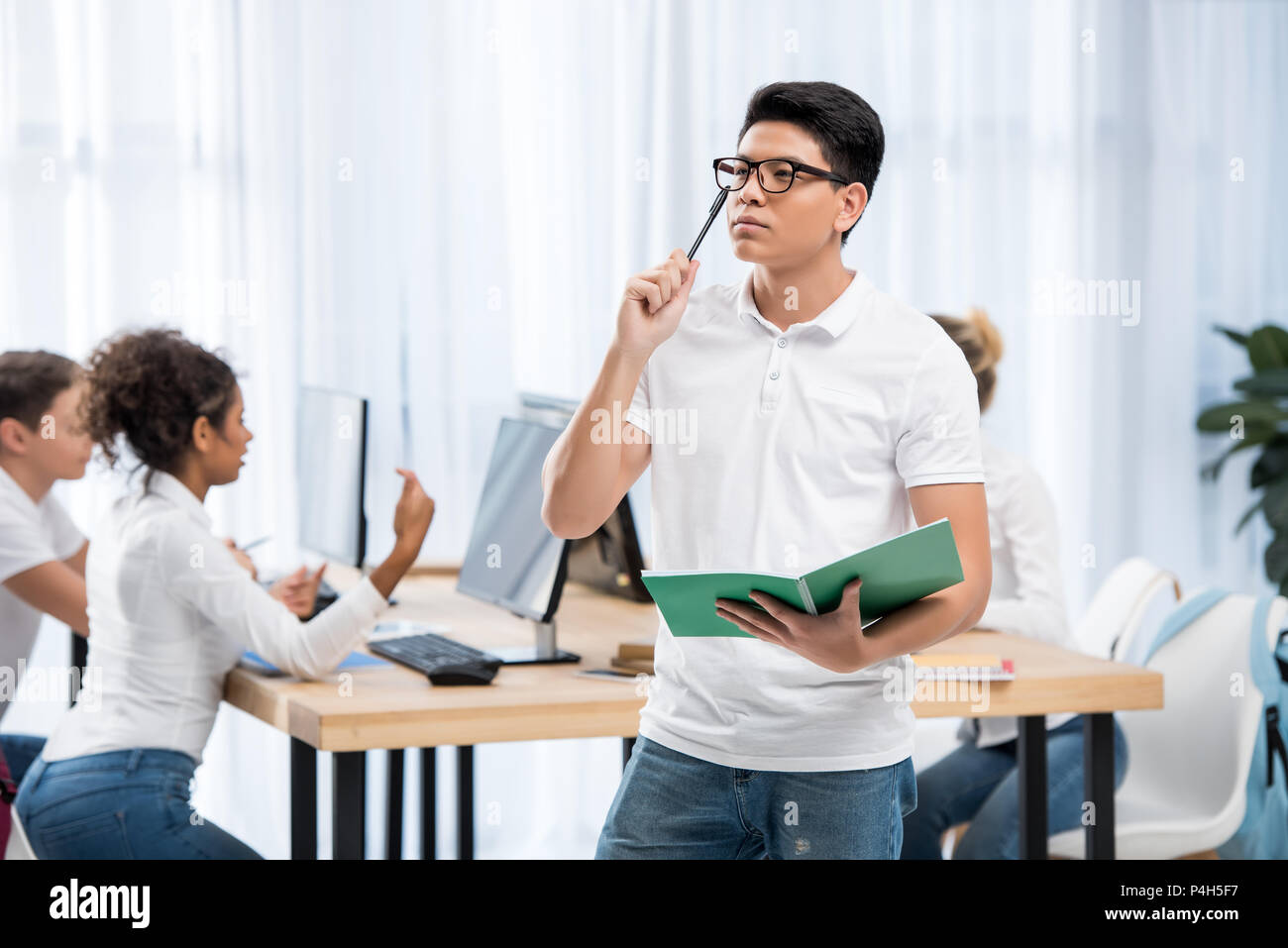 Boy boys male friends student students hi-res stock photography and ...