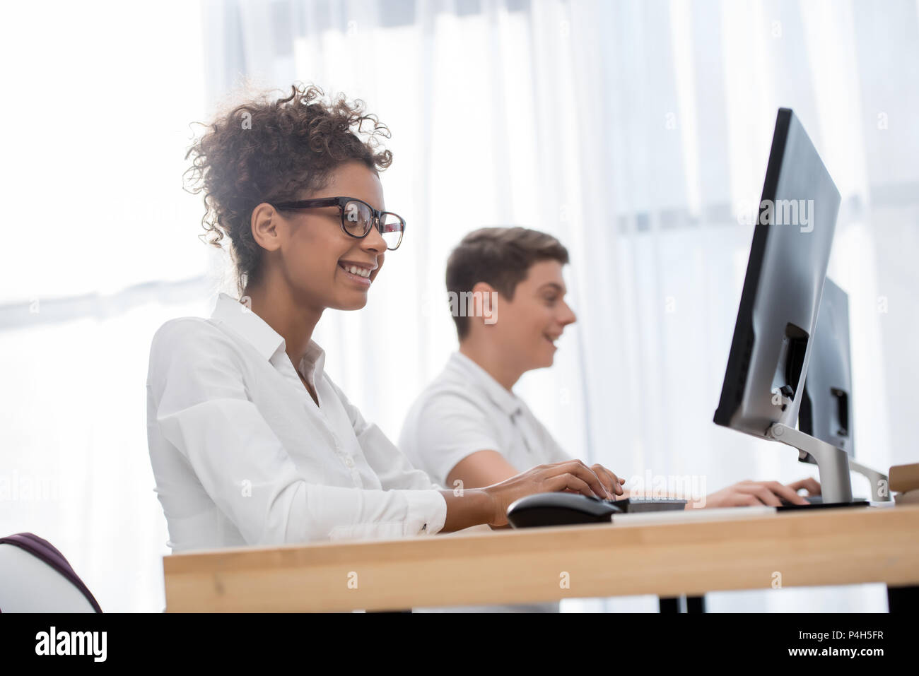 Teens working on computers hi-res stock photography and images - Alamy