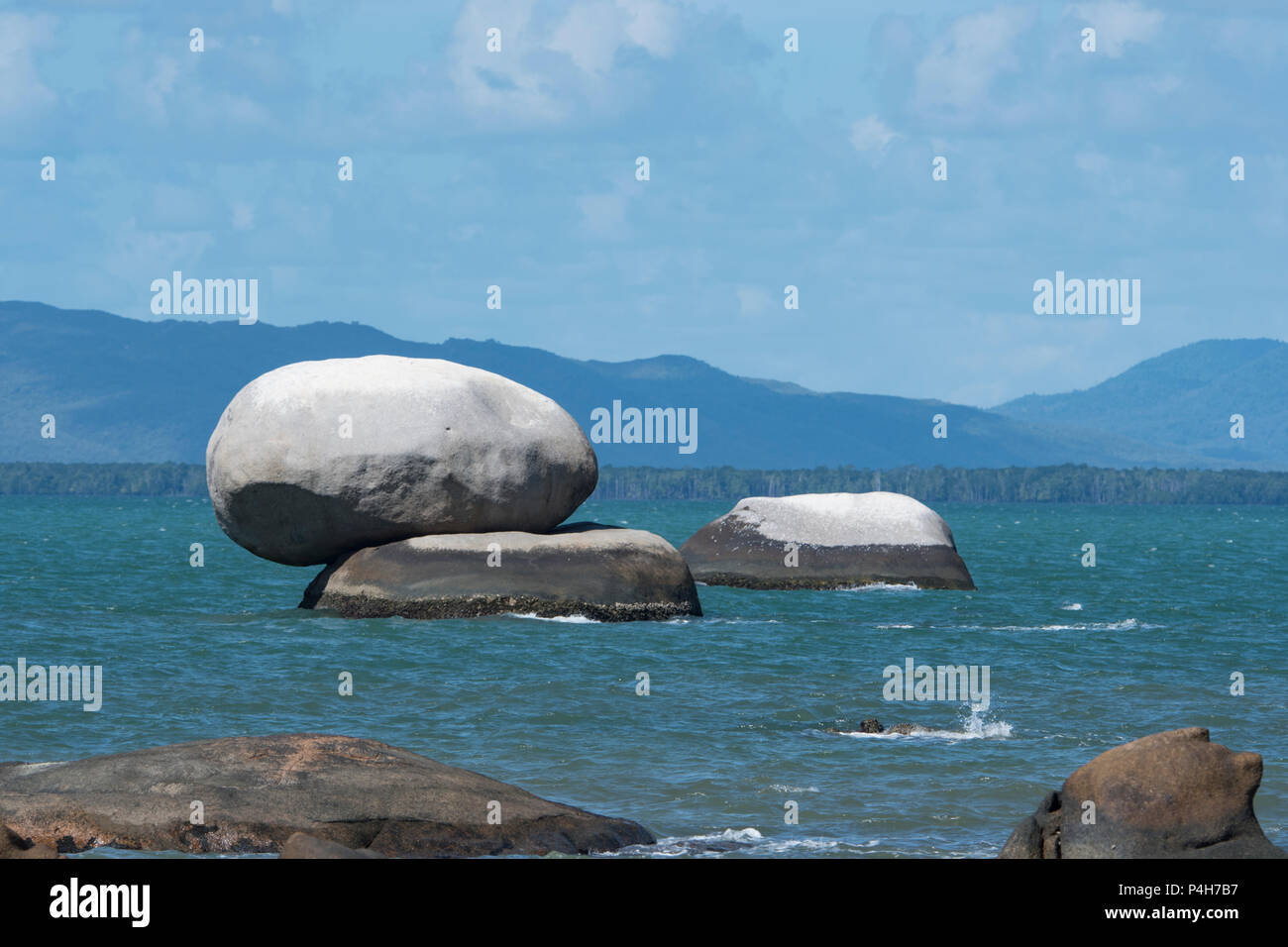 Scenic view of Quintell Beach, Lockhart River, Cape York Peninsula ...