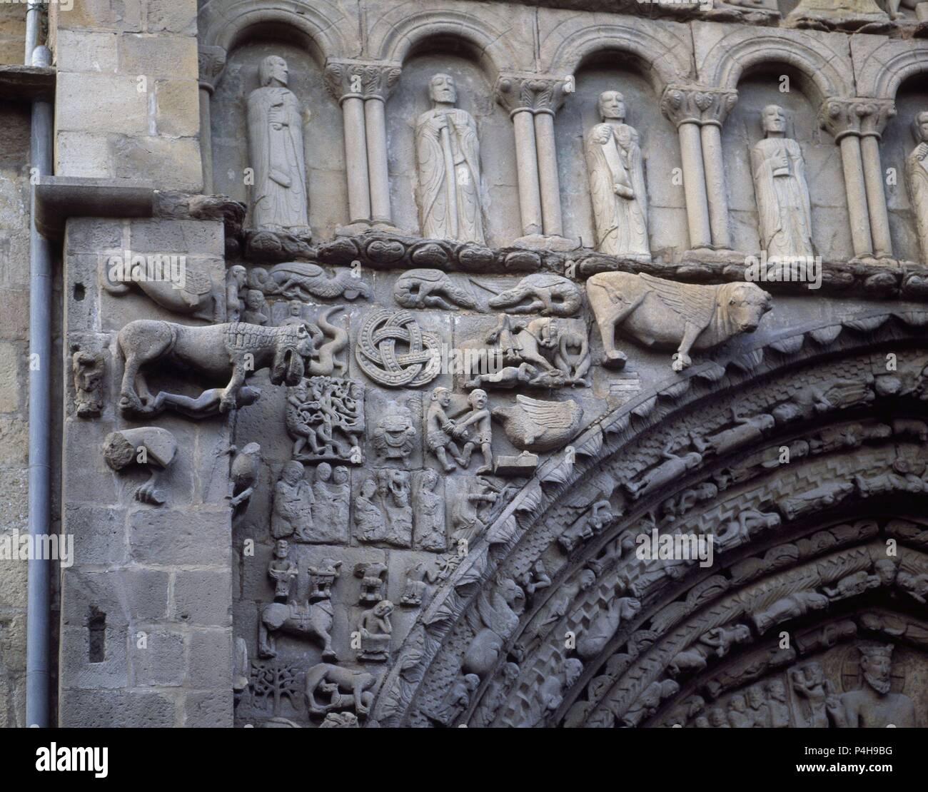 ENJUTA IZQUIERDA DE LA IGLESIA DE SANTA MARIA LA REAL DE SANGÜESA ...