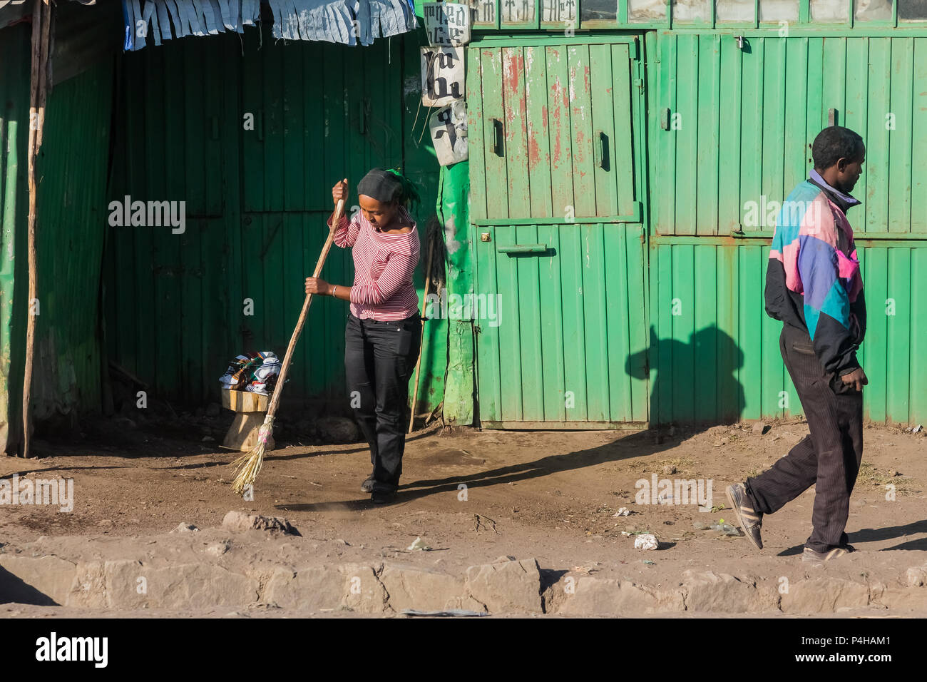 African woman sweeping hi-res stock photography and images - Alamy