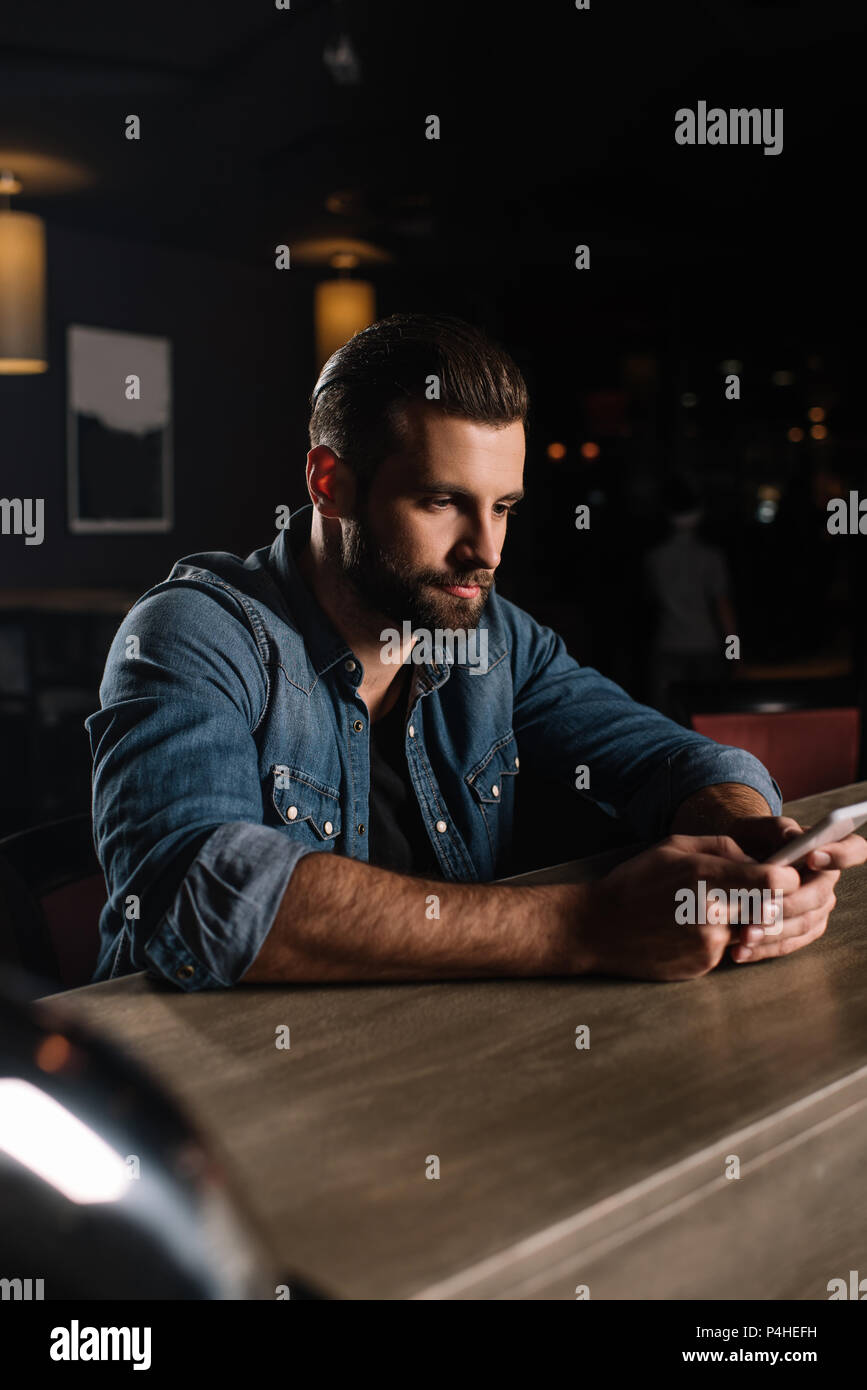 Man sitting at bar counter hi-res stock photography and images - Alamy