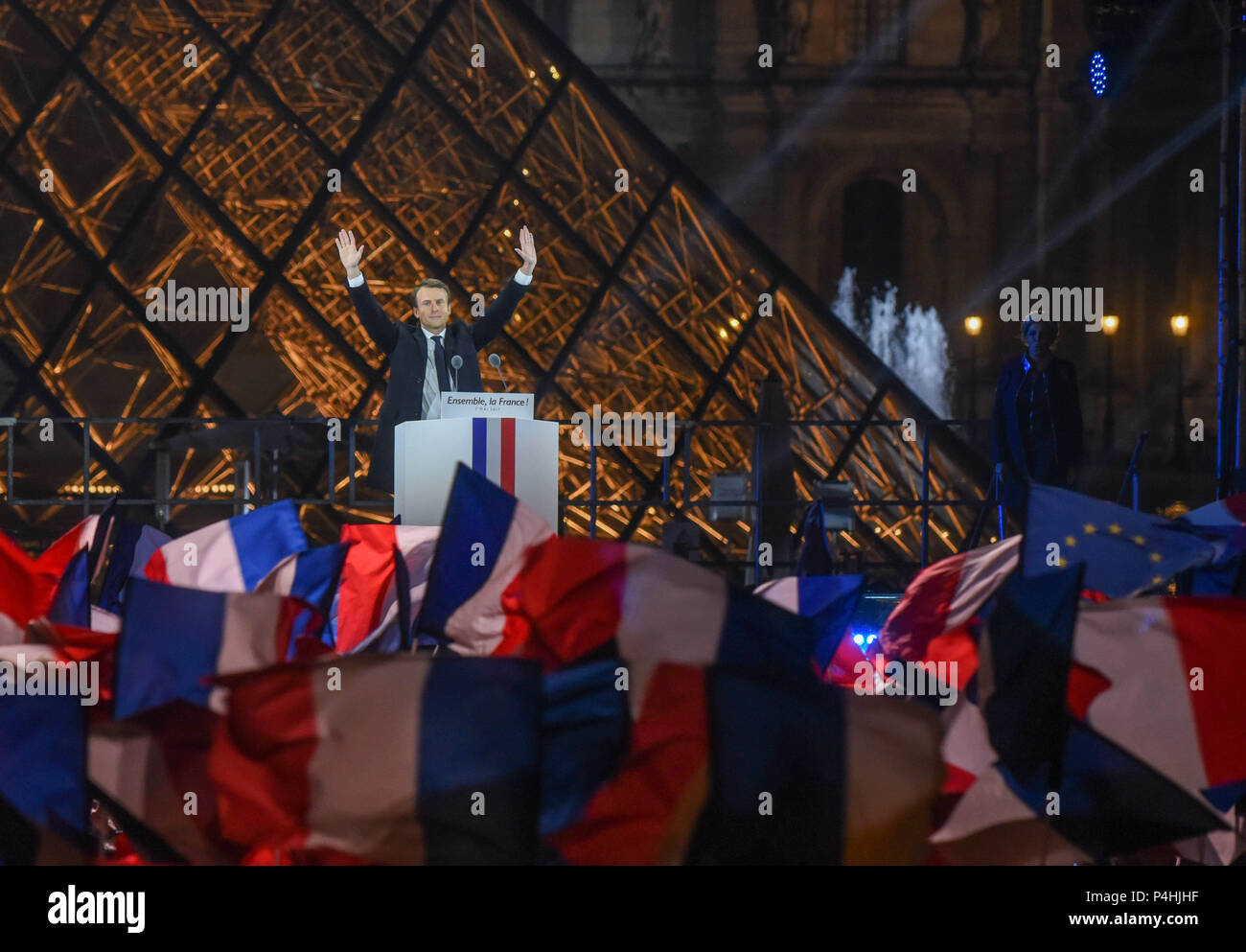 May 7, 2017 - Paris, France: Emmanuel Macron salutes his supporters ...