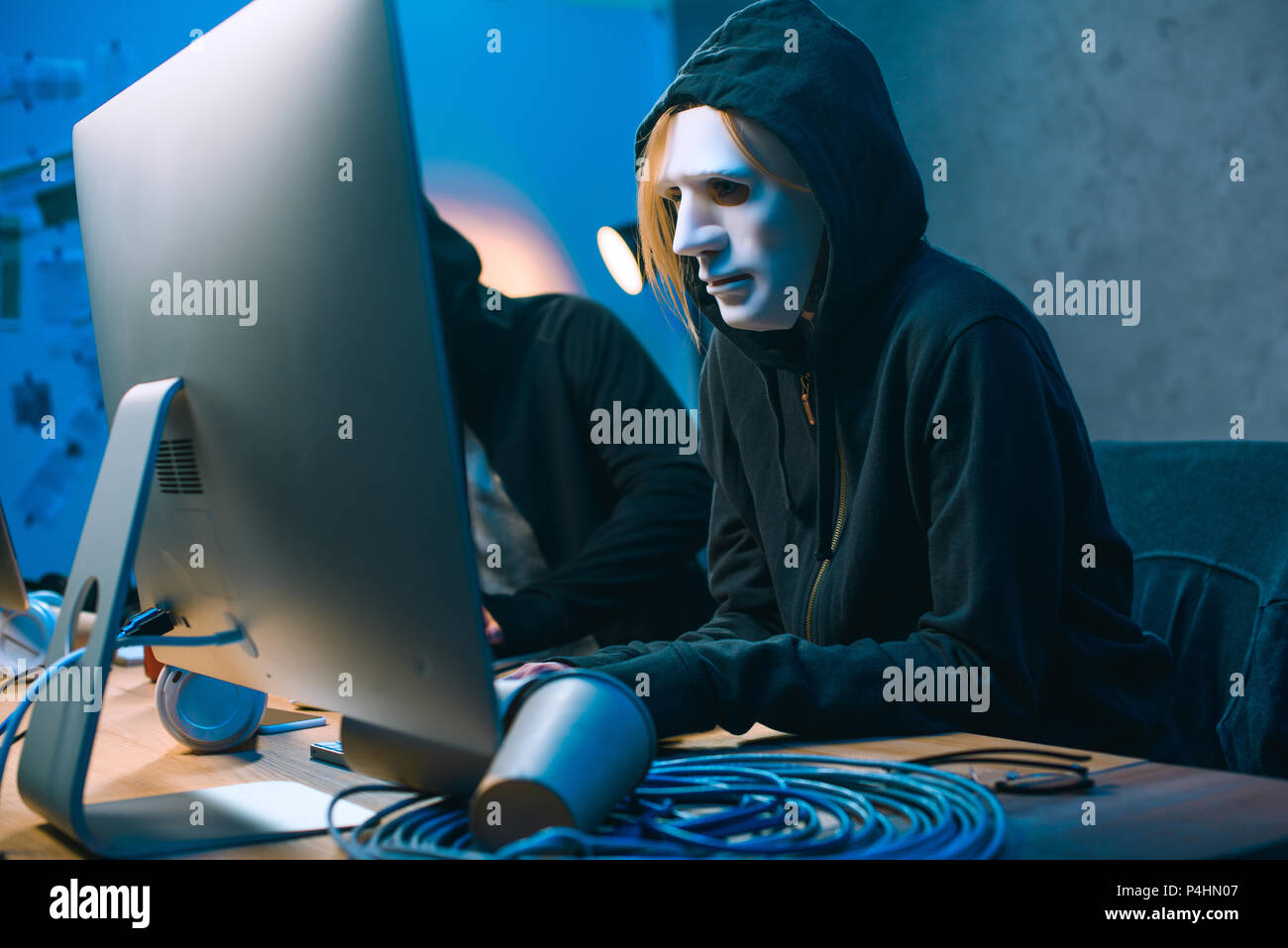 Faceless computer hacker hi-res stock photography and images - Alamy