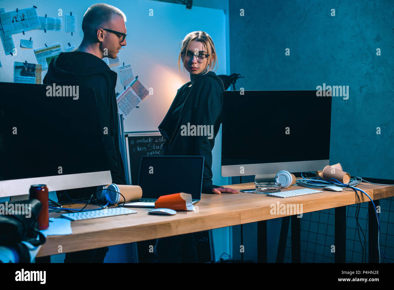 Hacking computers hi-res stock photography and images - Alamy