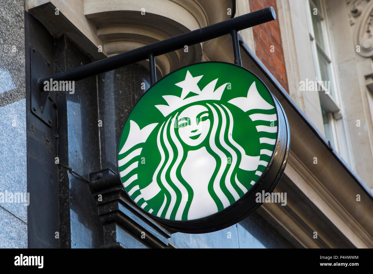 London coffee shops hi-res stock photography and images - Alamy