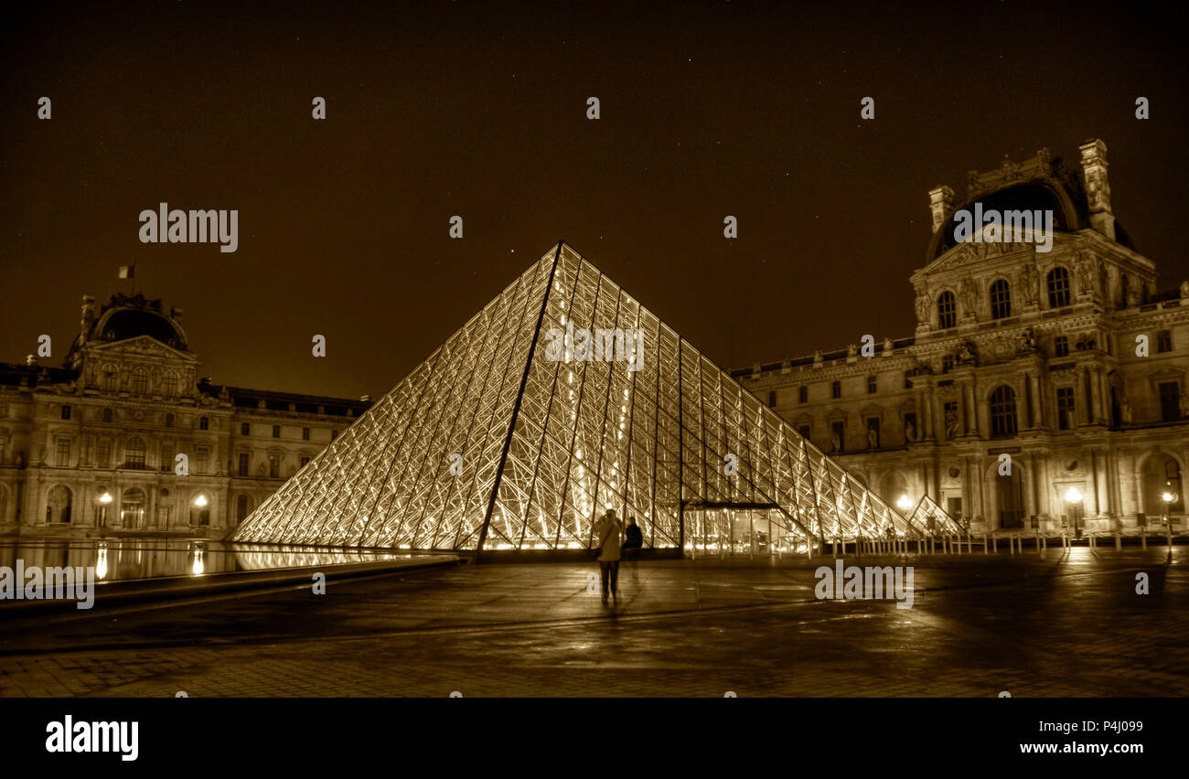 Museo del Louvre. París. Francia Stock Photo - Alamy