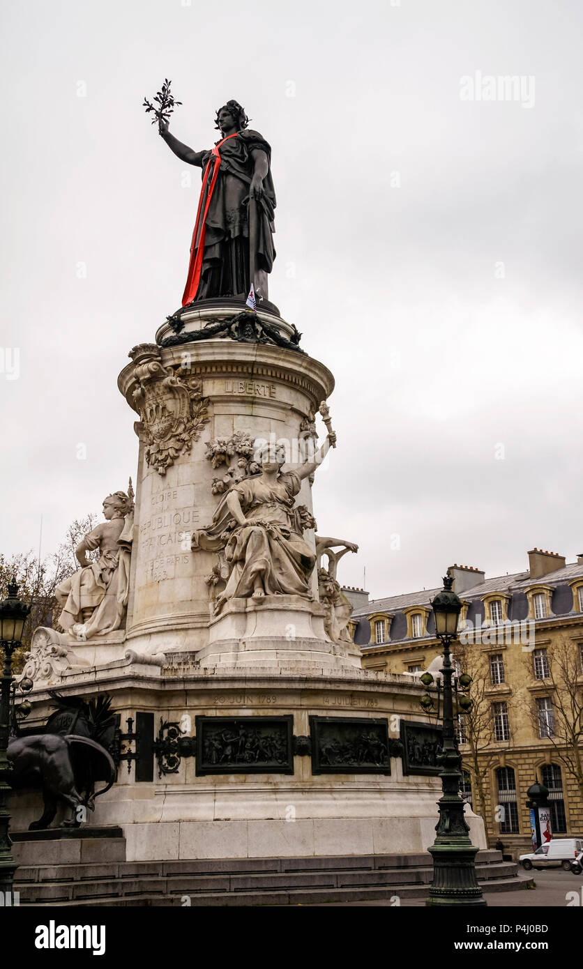 Estatua de la republica francesa hi-res stock photography and images ...