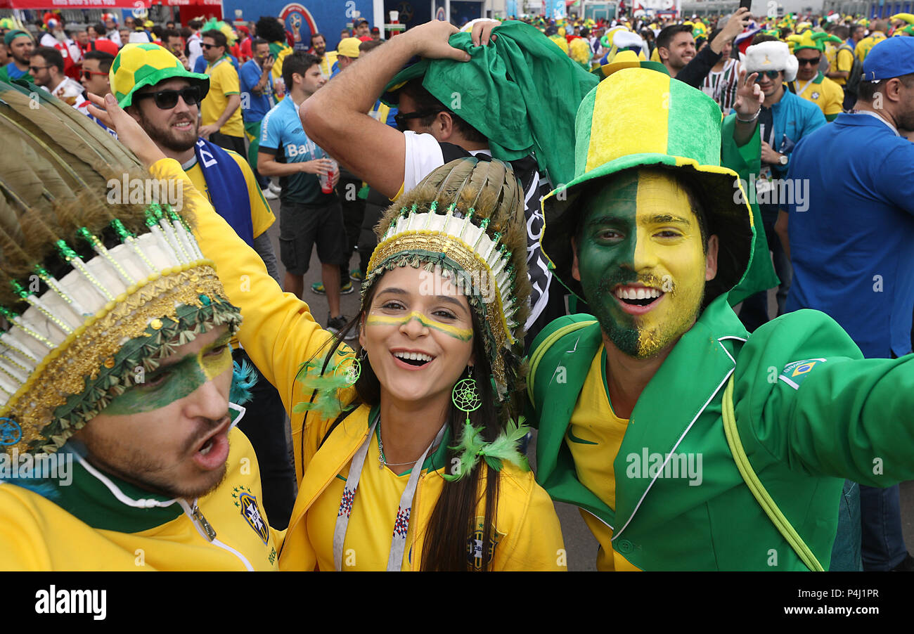 Brazil fans kissing hi-res stock photography and images - Alamy