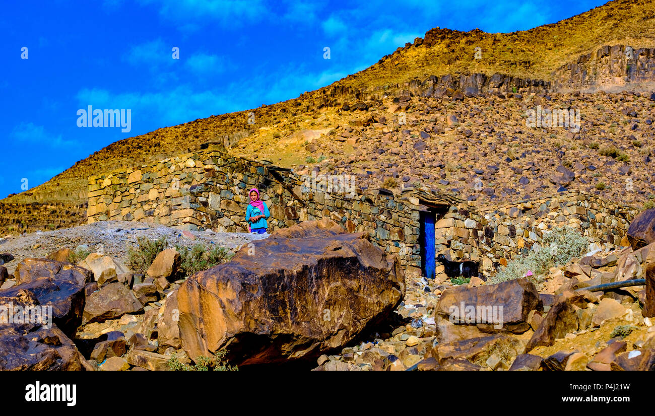 Mountain view from the Tizi N'Tazezert trail (piste) in southern ...