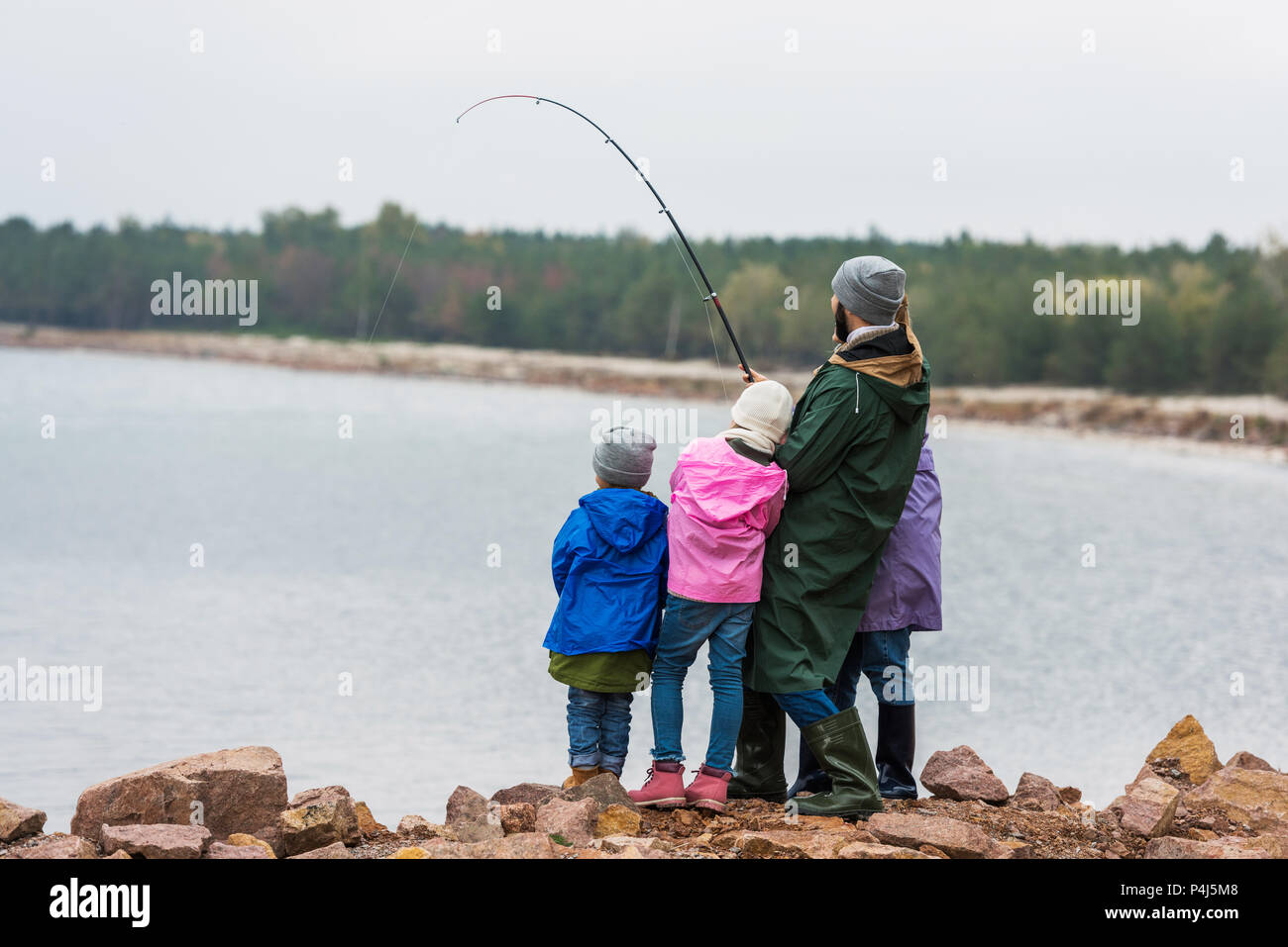 Kids, family, fishing, river hi-res stock photography and images - Alamy