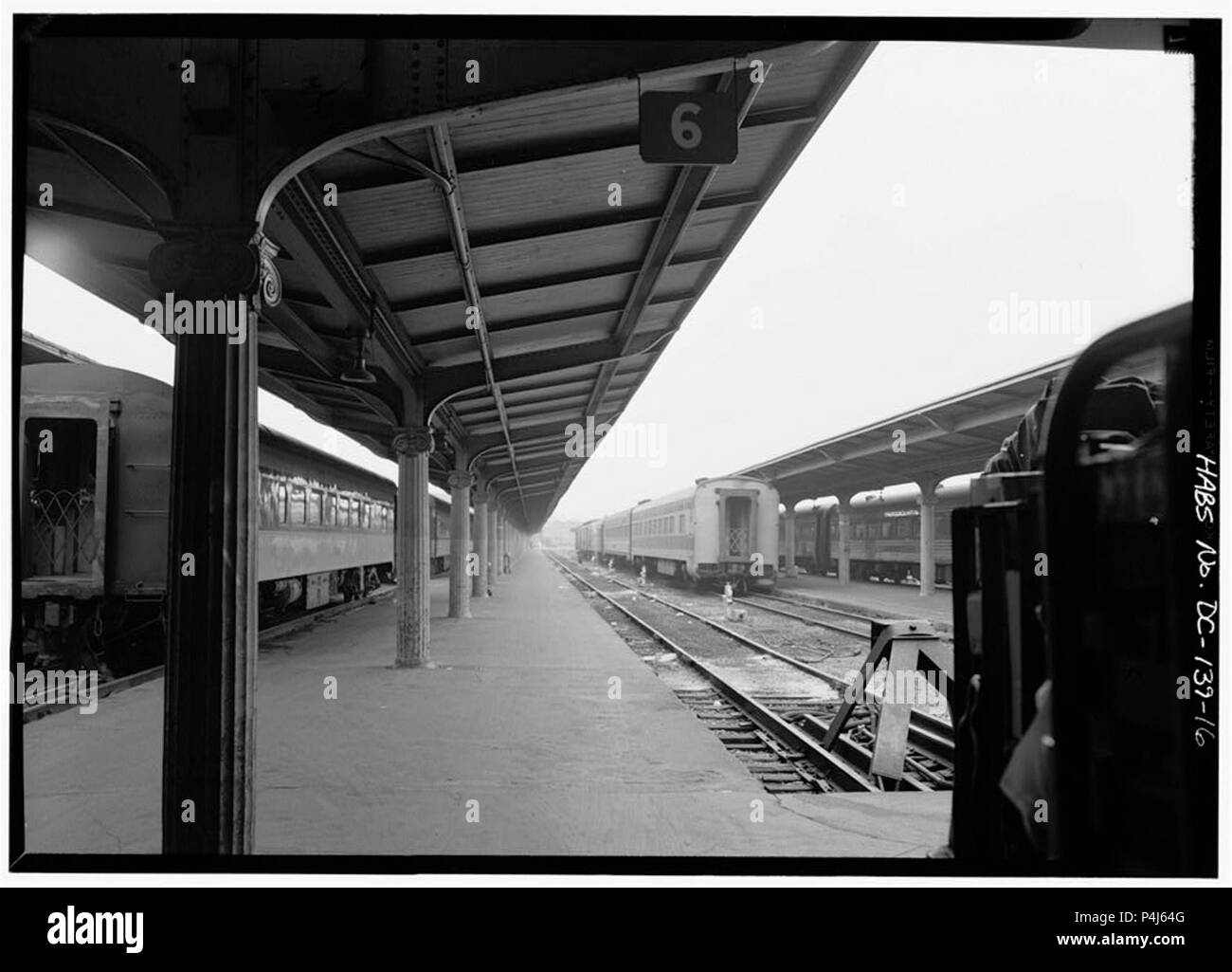 Train sheds hi-res stock photography and images - Alamy