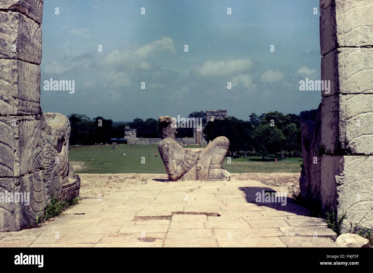 CHAC-MOOL (ARTE TOLTECA). Location: TEMPLE OF THE WARRIORS, CHICHEN ...