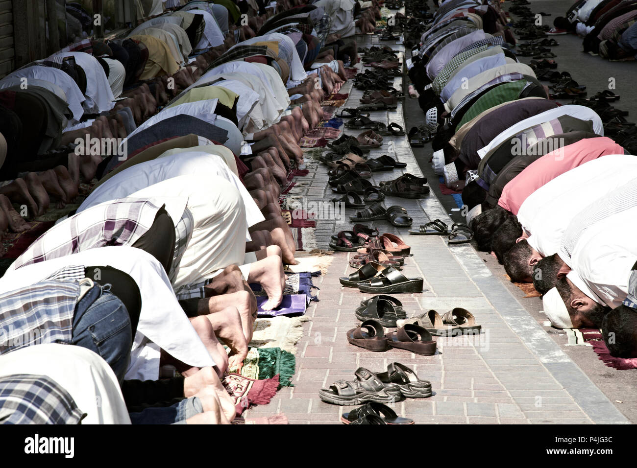 Saudi Arabia Muslim Praying Stock Photos & Saudi Arabia Muslim Praying ...