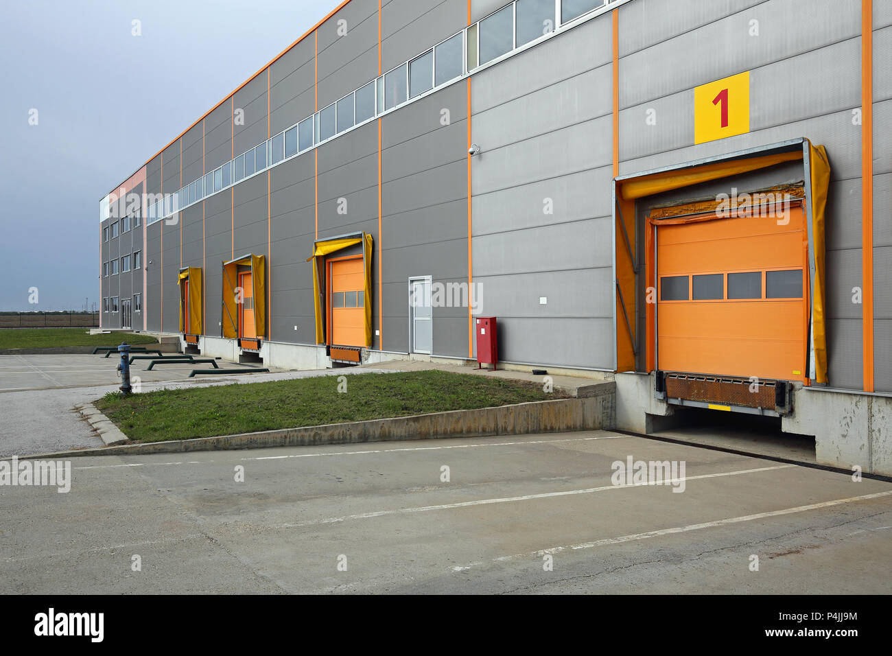 Loading Docks at Distribution Warehouse Stock Photo - Alamy