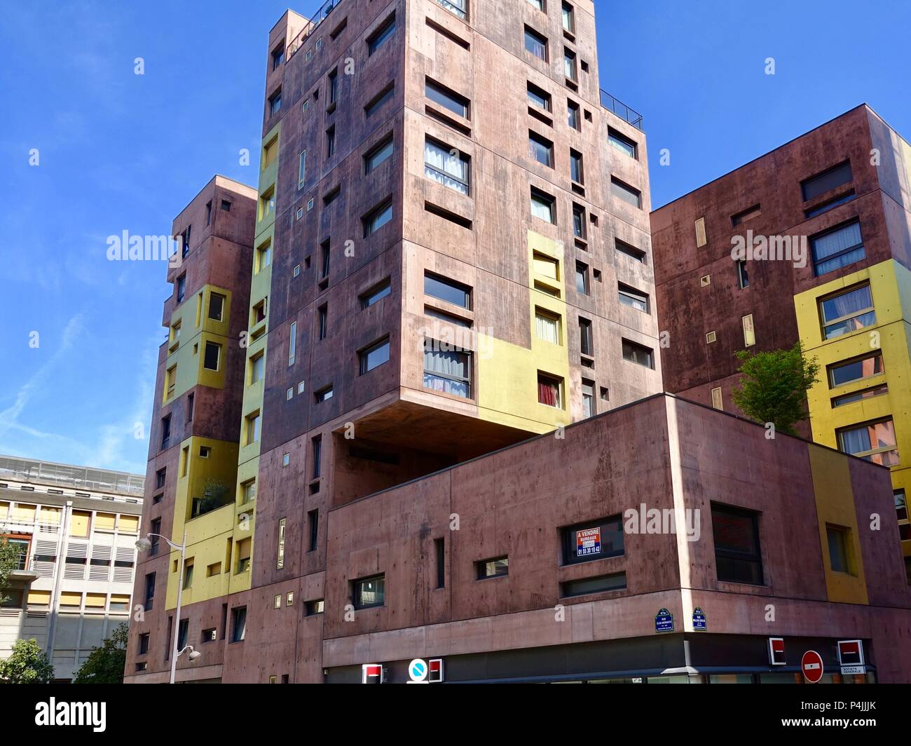 Cube shaped building hi-res stock photography and images - Alamy