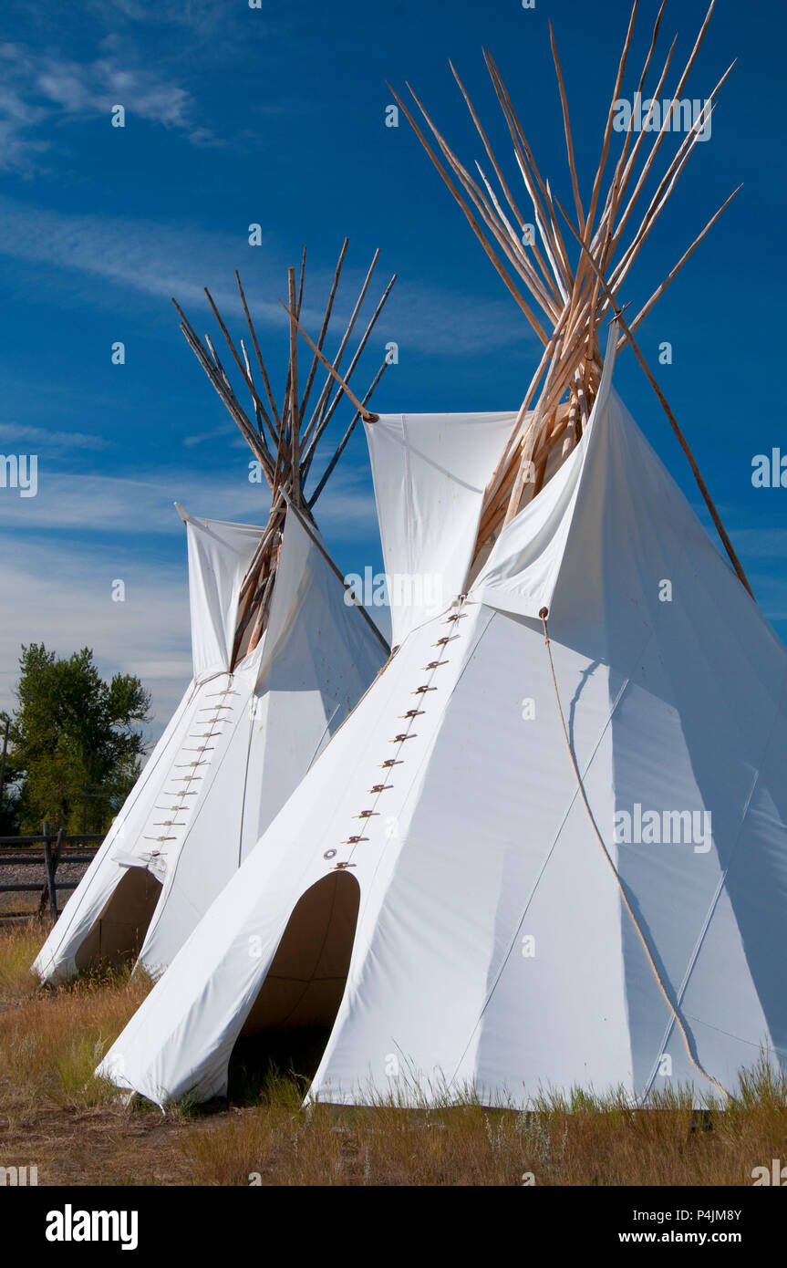 Native american teepees hi-res stock photography and images - Alamy