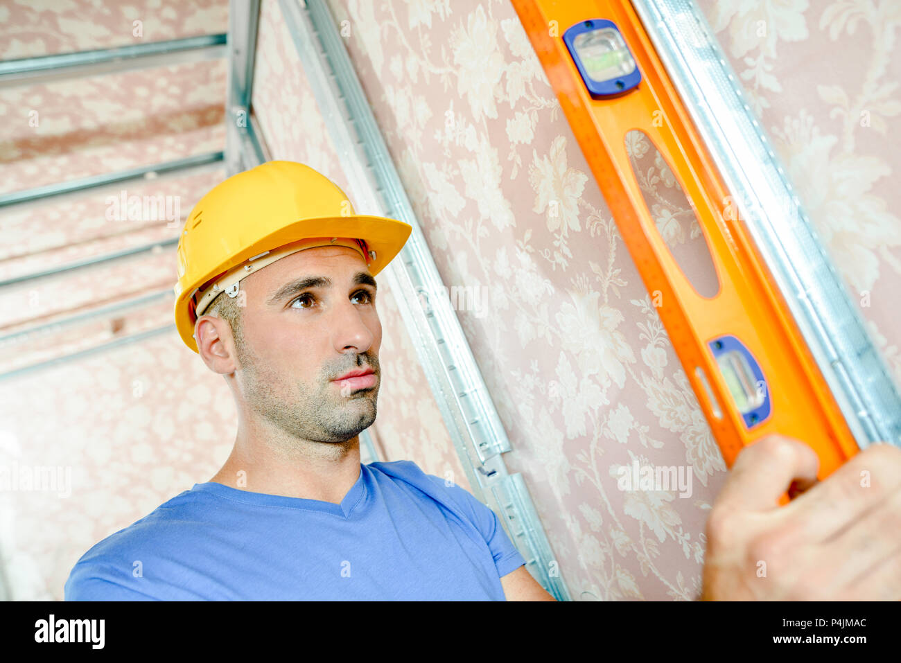Using an spirit level against a wall Stock Photo - Alamy