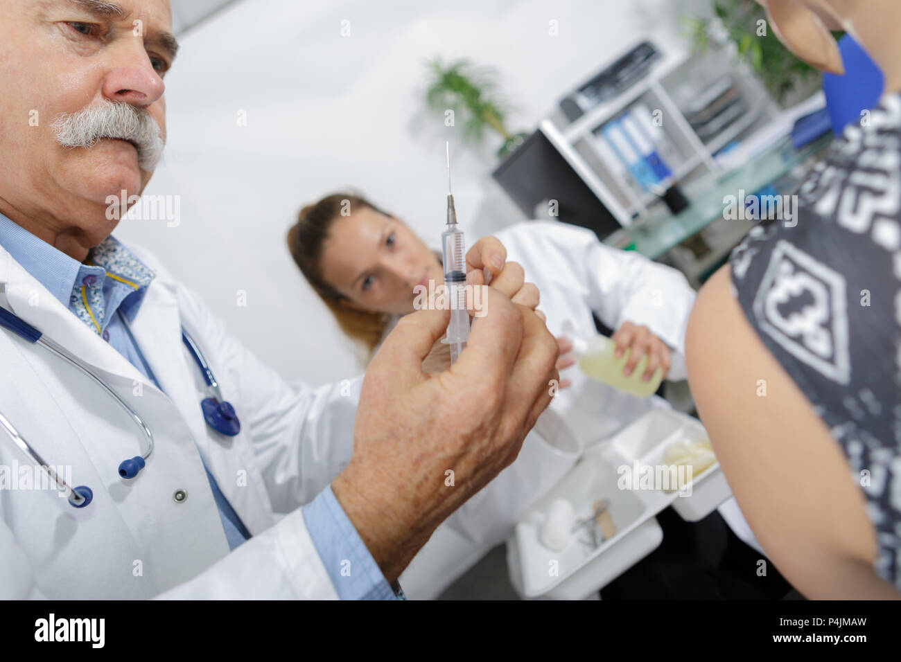 Intravenous injection preparation hi-res stock photography and images ...