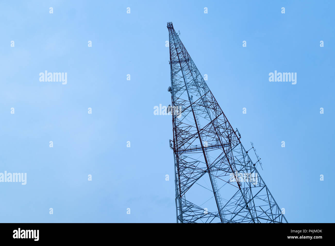 Metal cell signal tower hi-res stock photography and images - Alamy