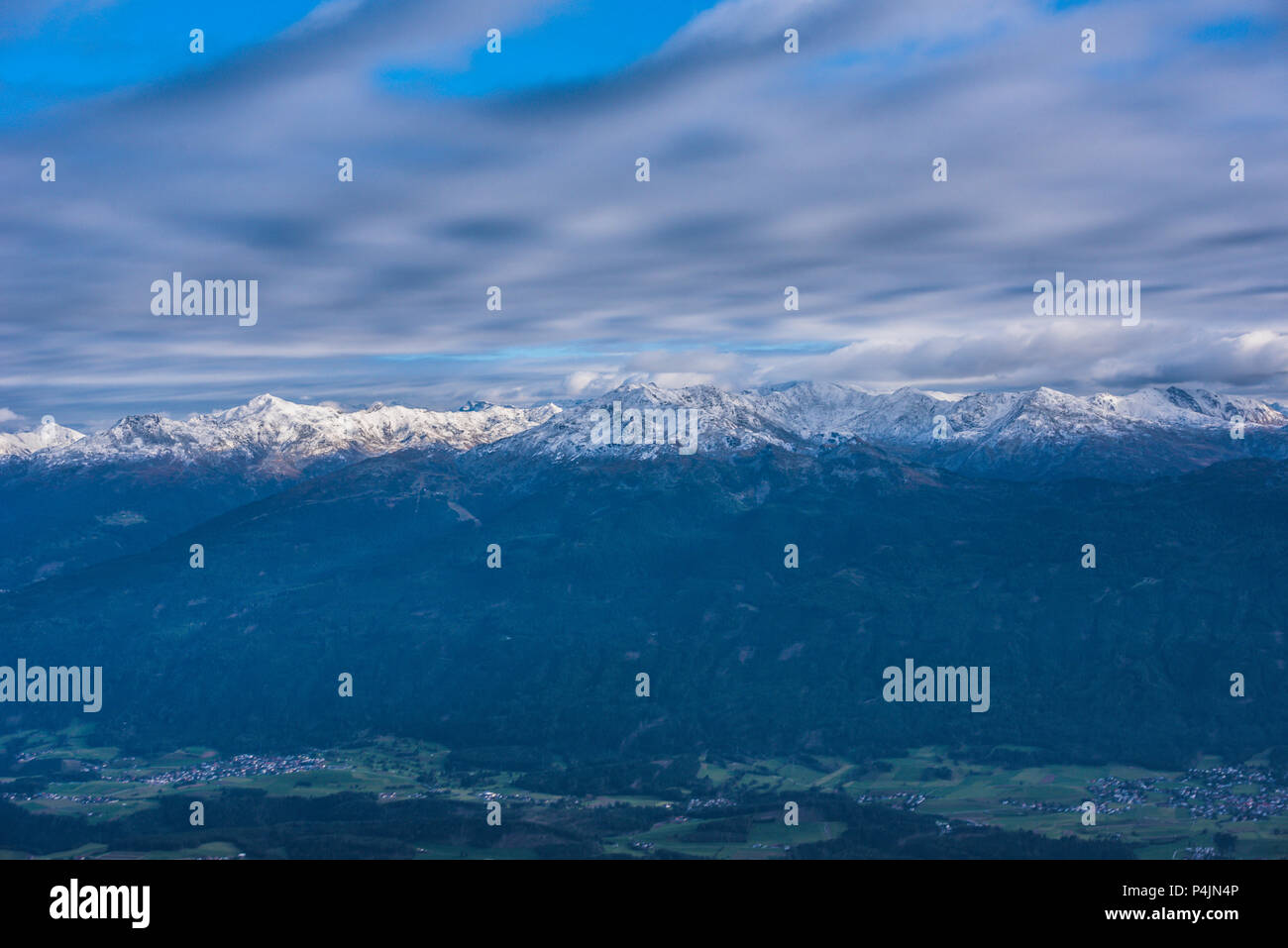 Peak of the nordkette at the hafelekar innsbruck hi-res stock ...
