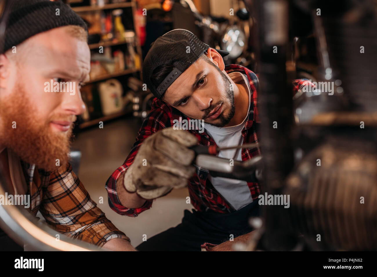 Old fashioned mechanics workshop garage hi-res stock photography and ...