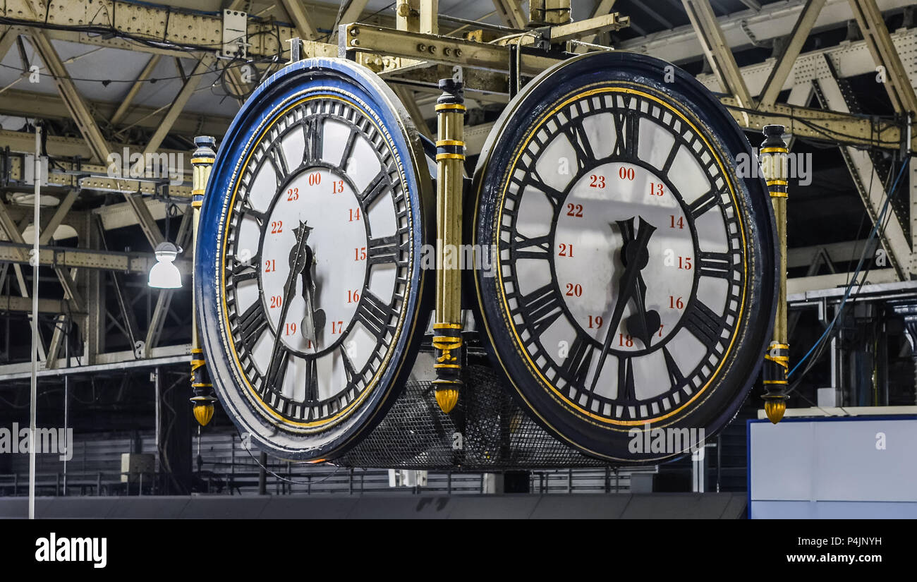 Large 4-faced clock hanging in the centre of the main Waterloo Station ...
