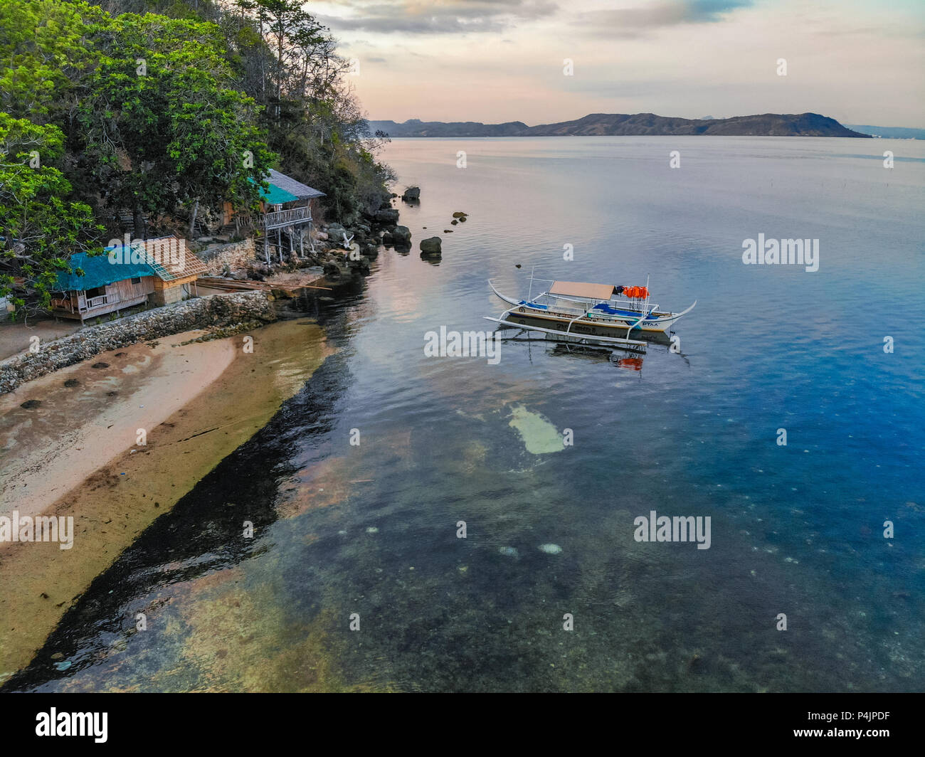 Traditional philippines fishing boat hi-res stock photography and ...