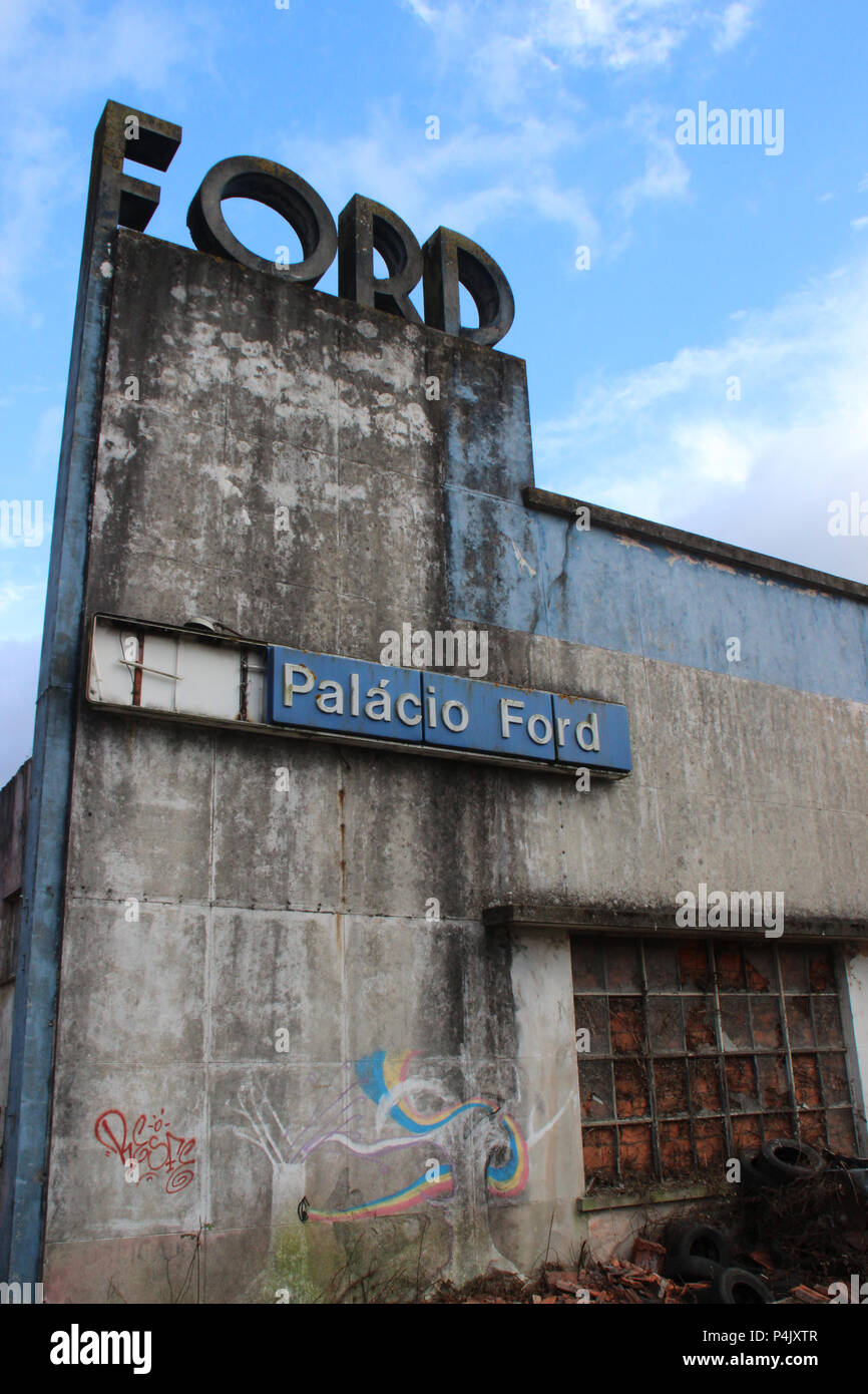 Old ford factory hi-res stock photography and images - Alamy