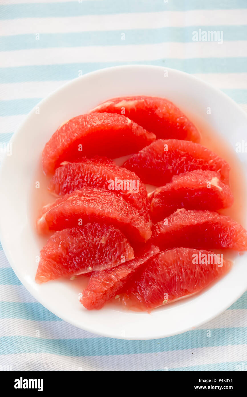 Grapefruit pieces hi-res stock photography and images - Alamy