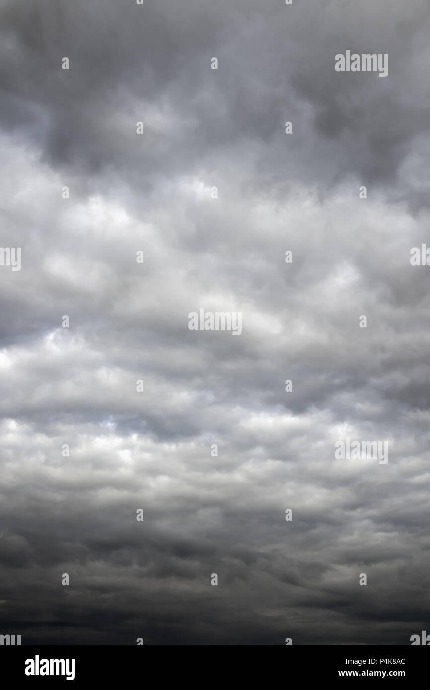 Moody clouds before a thunderstorm. Cloudy sky over horizon Stock Photo - Alamy