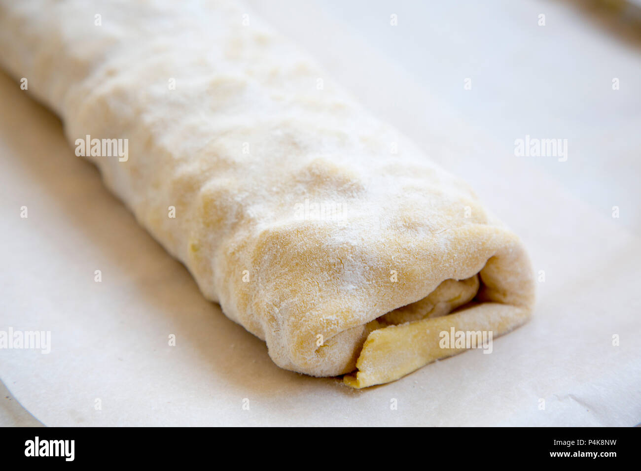 Strudel stuffing hi-res stock photography and images - Alamy