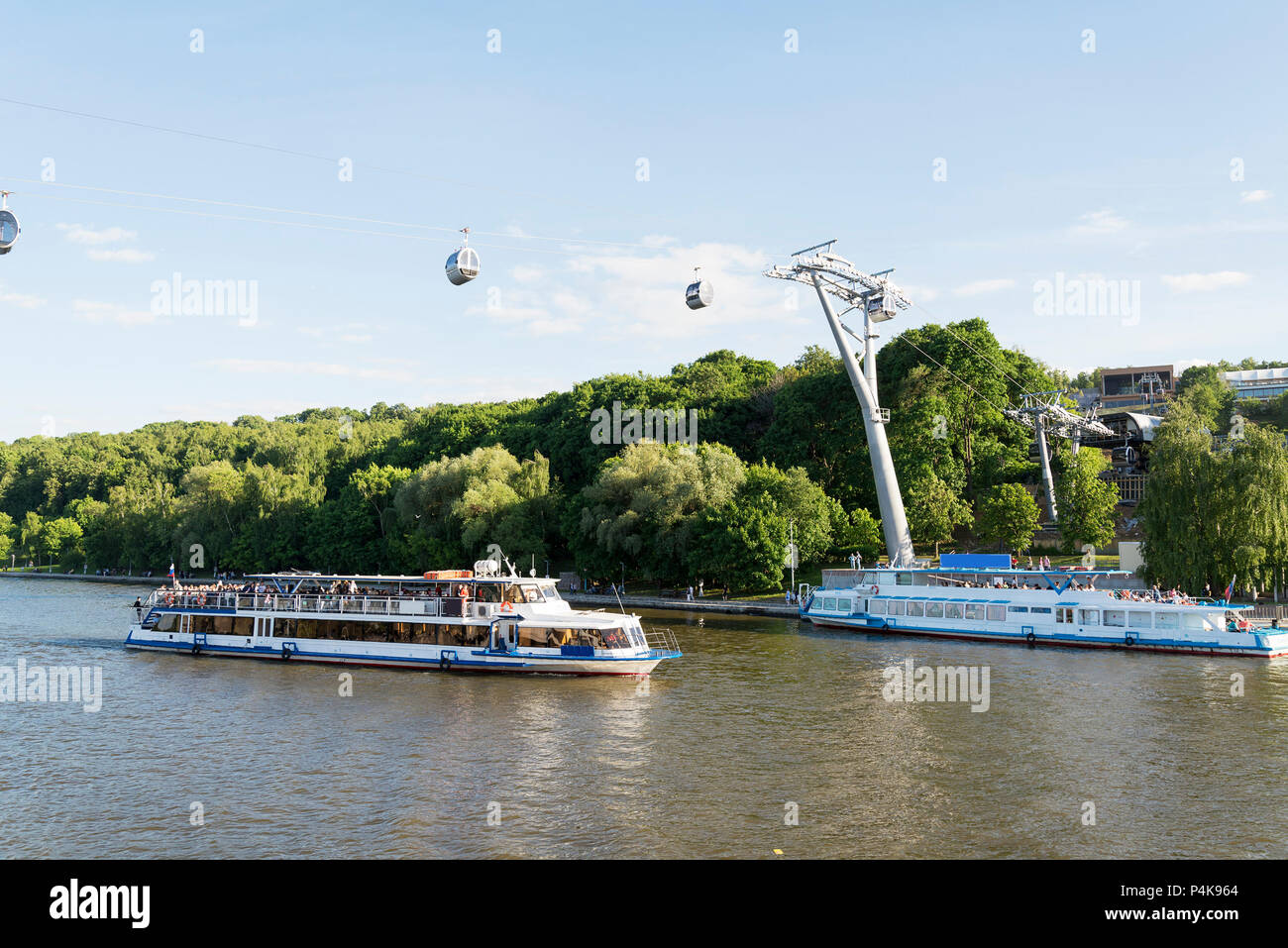 the cable car passes over the Moscow river, connects the observation ...