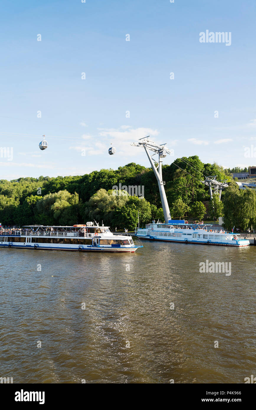 the cable car passes over the Moscow river, connects the observation ...