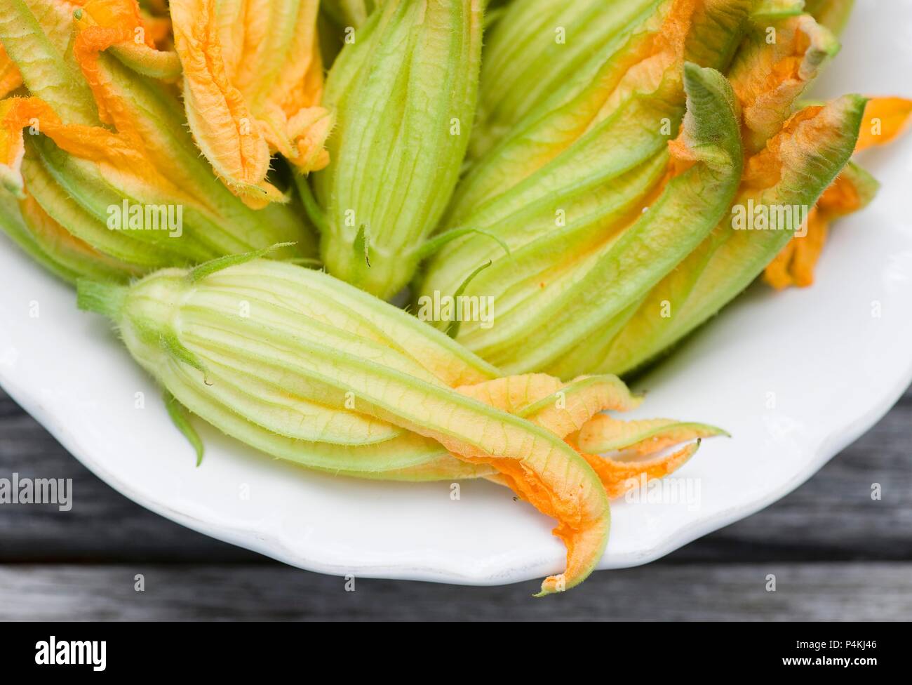Courgette plant from above hi-res stock photography and images - Alamy