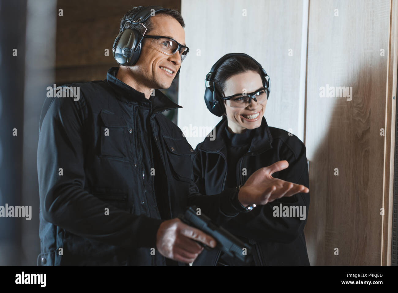 Shooting instructor hi-res stock photography and images - Alamy