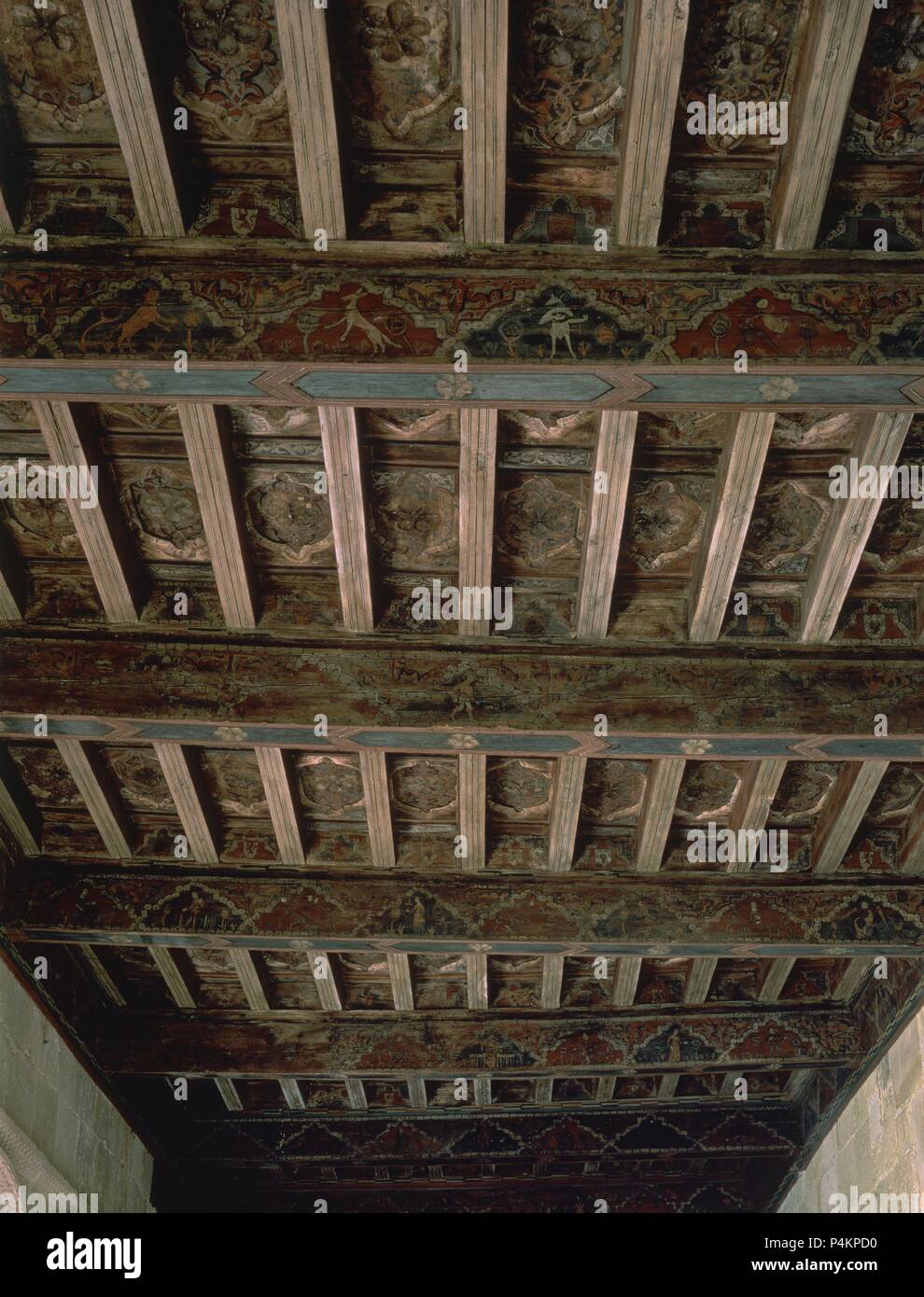 ARTESONADO ARABE CON PINTURAS GOTICAS DEL CLAUSTRO DEL MONASTERIO DE ...