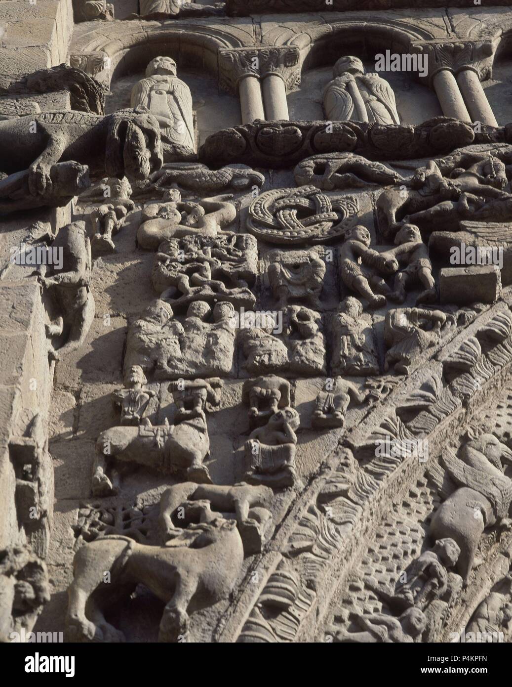 ENJUTA IZQUIERDA DE LA IGLESIA DE SANTA MARIA LA REAL DE SANGÜESA ...