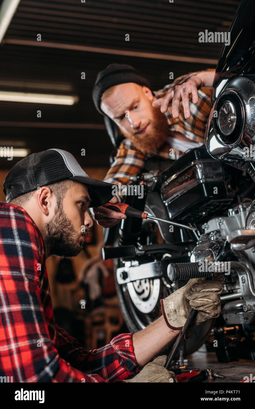 Old fashioned mechanics workshop garage hi-res stock photography and ...