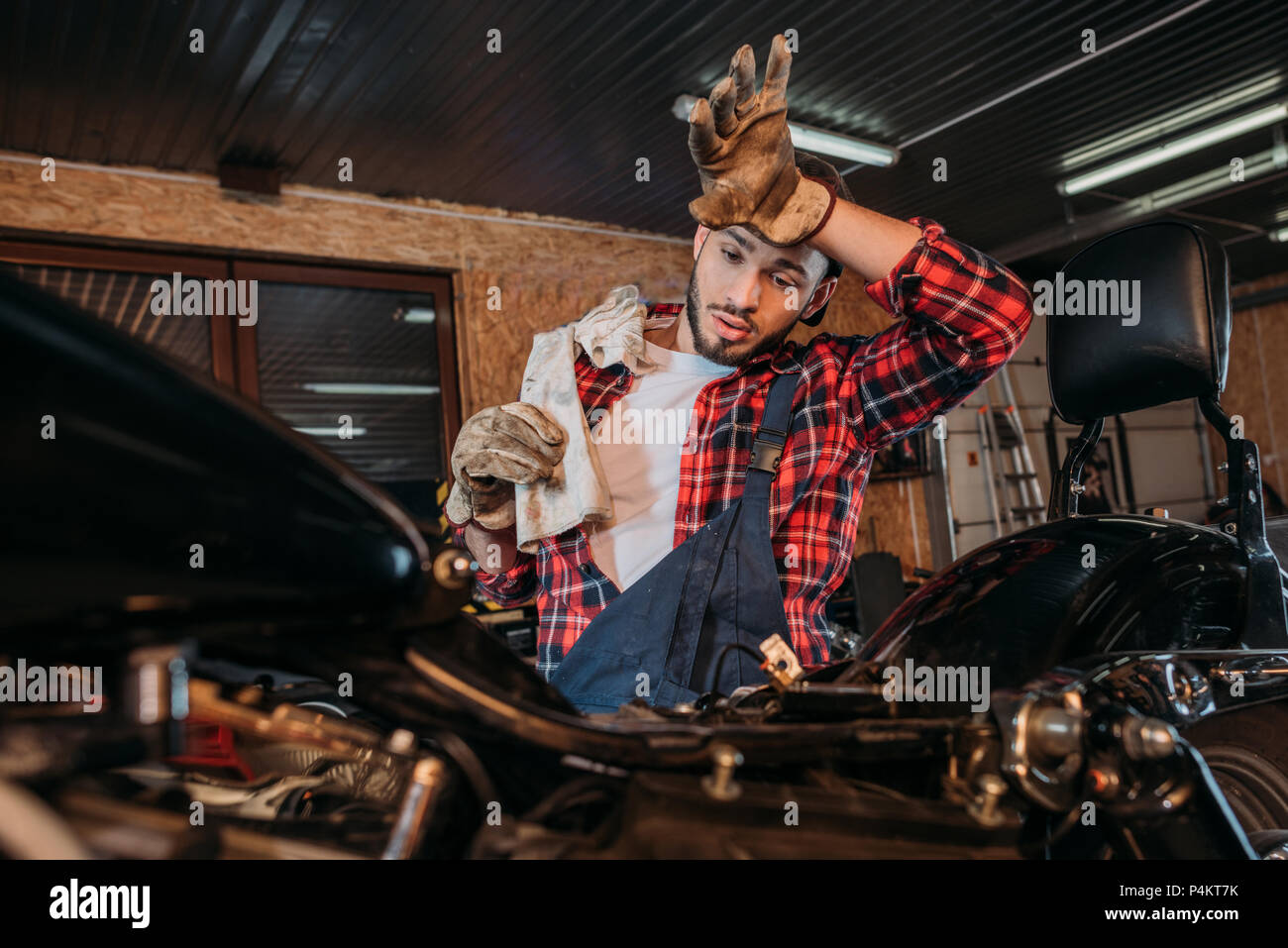 Worker wiping sweat hi-res stock photography and images - Alamy