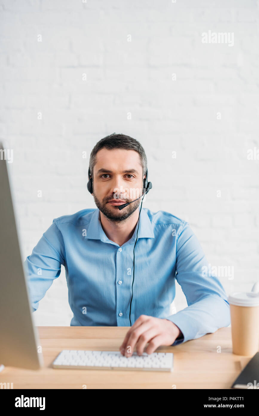 Technical support hi-res stock photography and images - Alamy