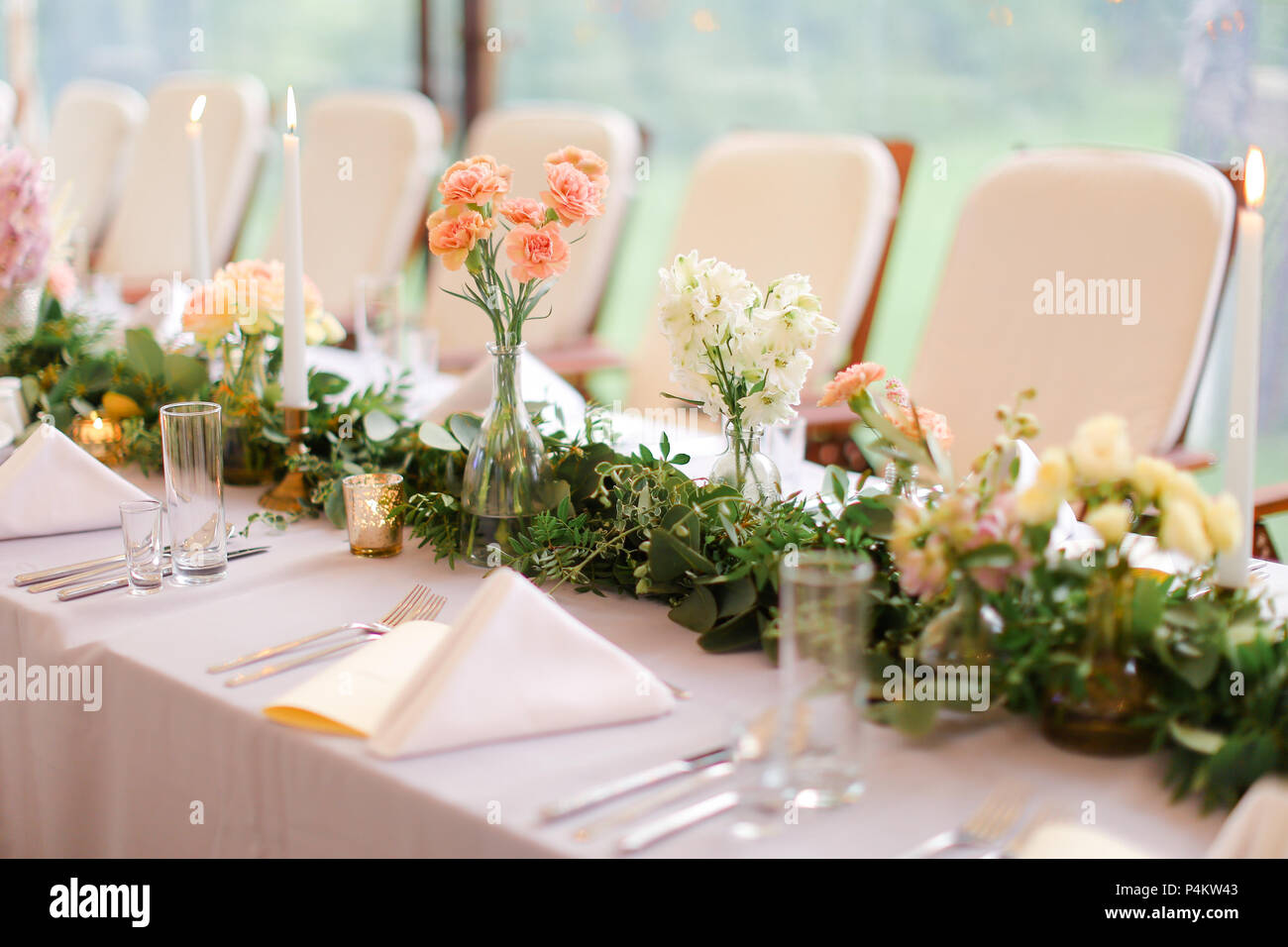 Decorated and served table for wedding Stock Photo - Alamy