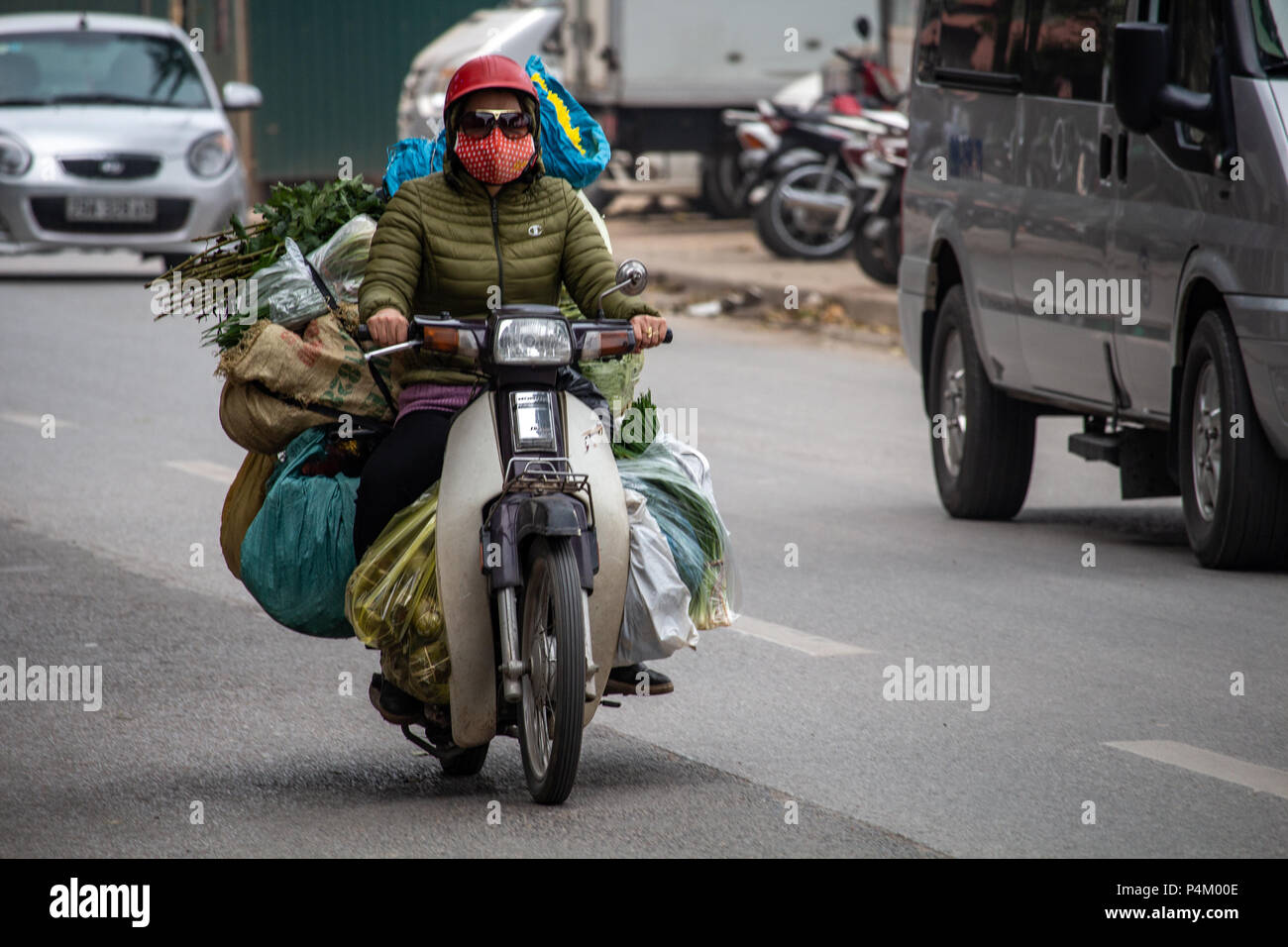 Transporting heavy bag hi-res stock photography and images - Alamy