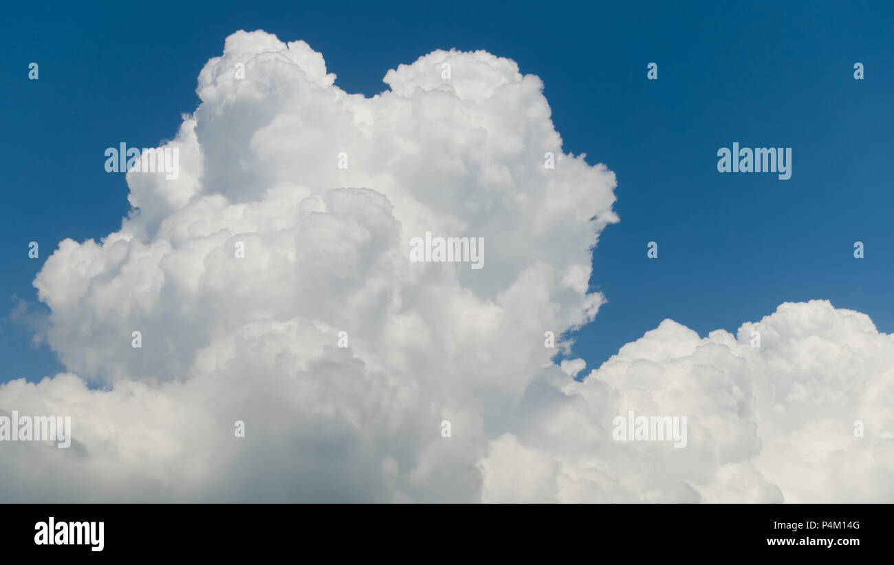 One big thunder cloud rising over horizon Stock Photo - Alamy