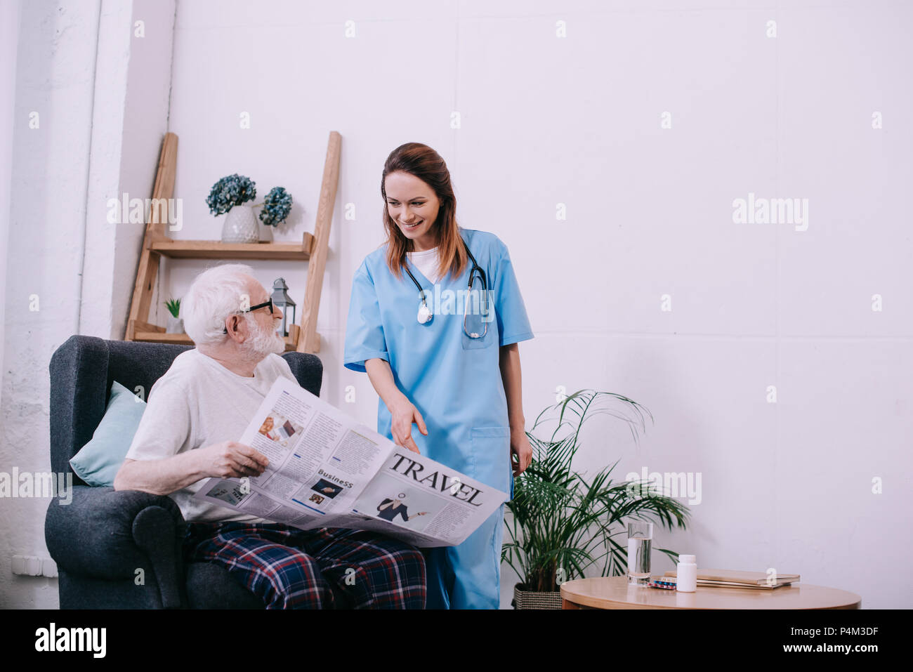 Woman newspaper in hands hi-res stock photography and images - Alamy