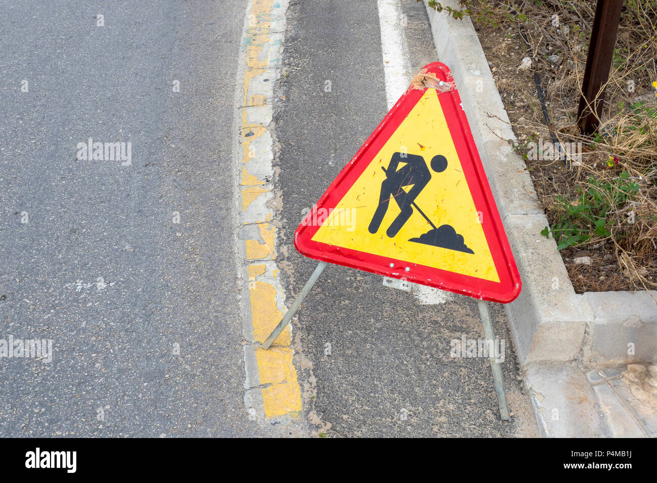 Spanish "Men at work" sign Stock Photo - Alamy